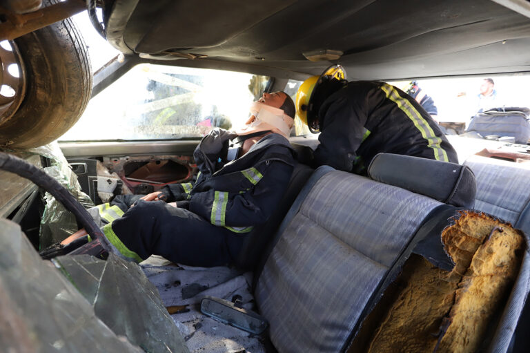 Bomberos capacitados en extracción vehicular especializada – El Reportero