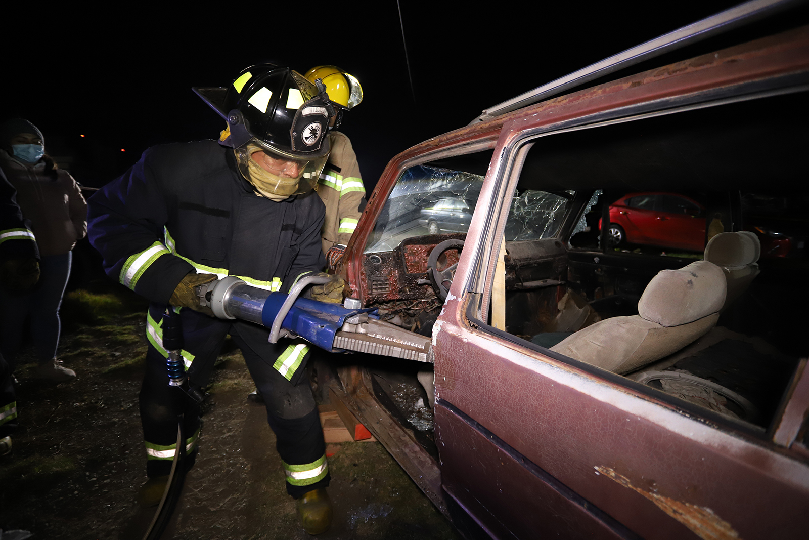 Bomberos capacitados en extracción vehicular especializada – El Reportero